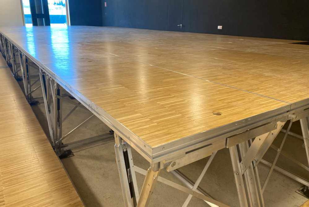 Plataformas elevadoras para escenarios Airstage-NIVOflex, British Council