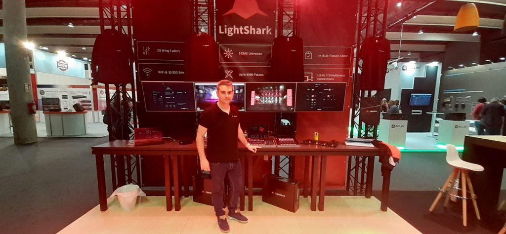 videotutoriales de LightShark y sus consolas de iluminación sobrepasan los 100, y con ellos ...